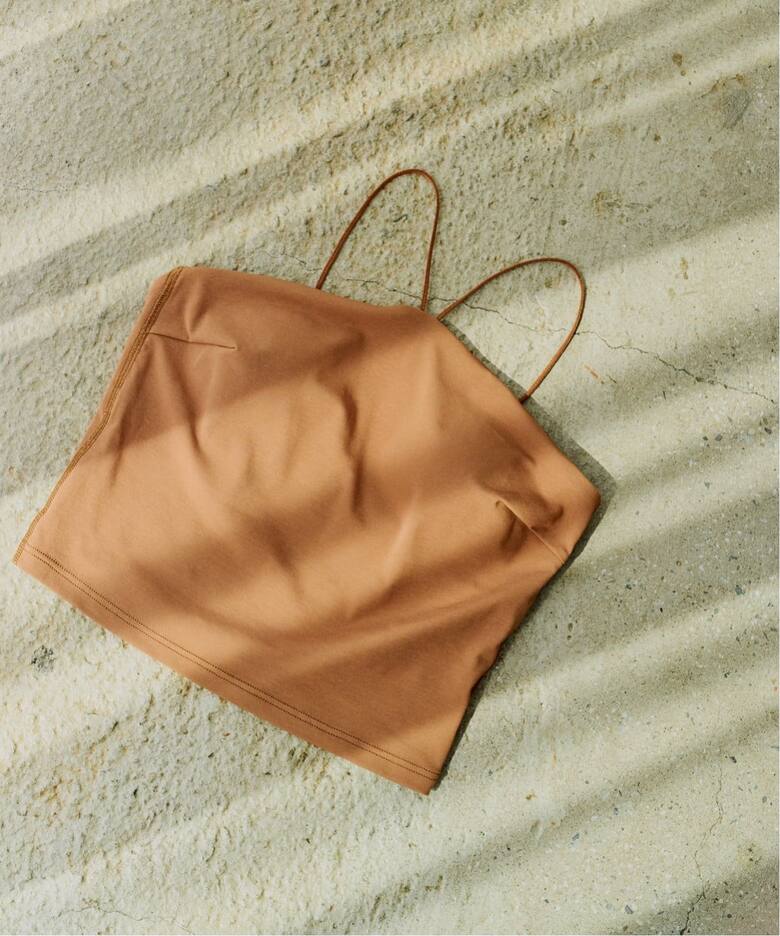 EMILY WEEK×FRAMeWORK Vラインクロップドブラキャミソール（カップ付きインナー）｜EMILY WEEK（エミリーウィーク）の通販｜BAYCREW’S STORE